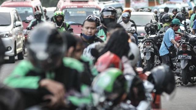 Driver Ojol dan Opang Dilarang Berkerumun dan Wajib Parkir Berjarak ...