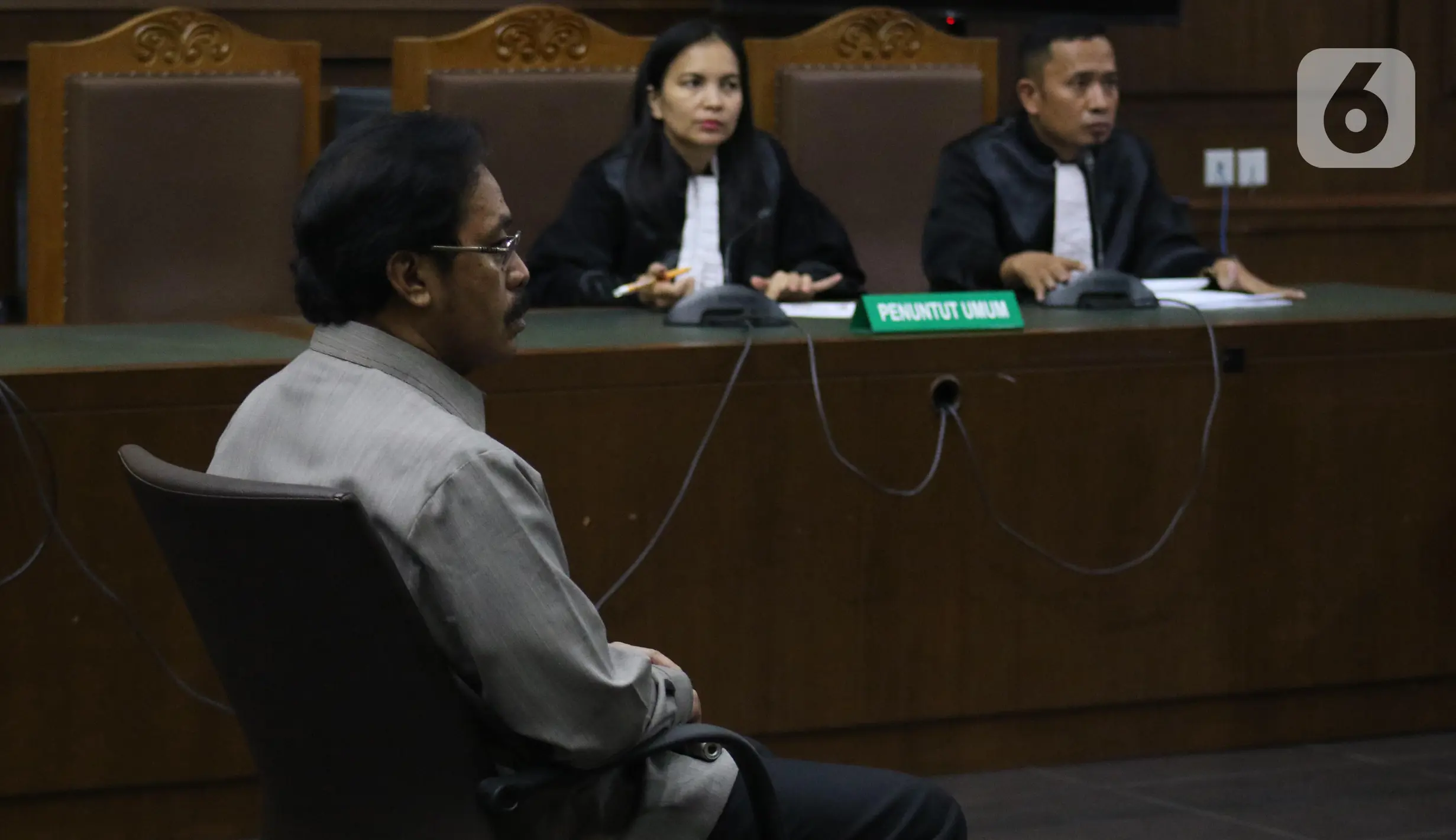 FOTO: Mantan Gubernur Kepri, Nurdin Basirun Didakwa Terima Gratifikasi - Foto Liputan6.com