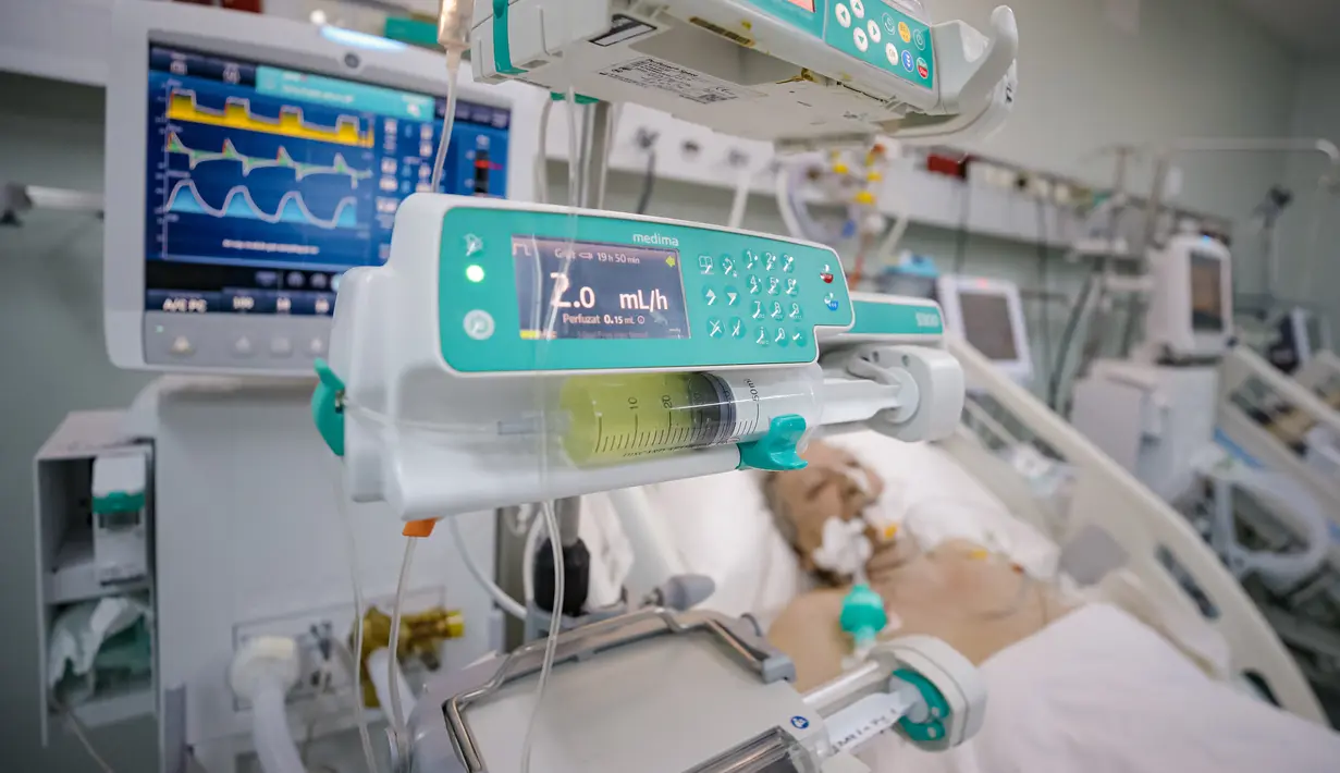 FOTO: Rumania Hadapi Peningkatan Infeksi COVID-19 - Foto Liputan6.com