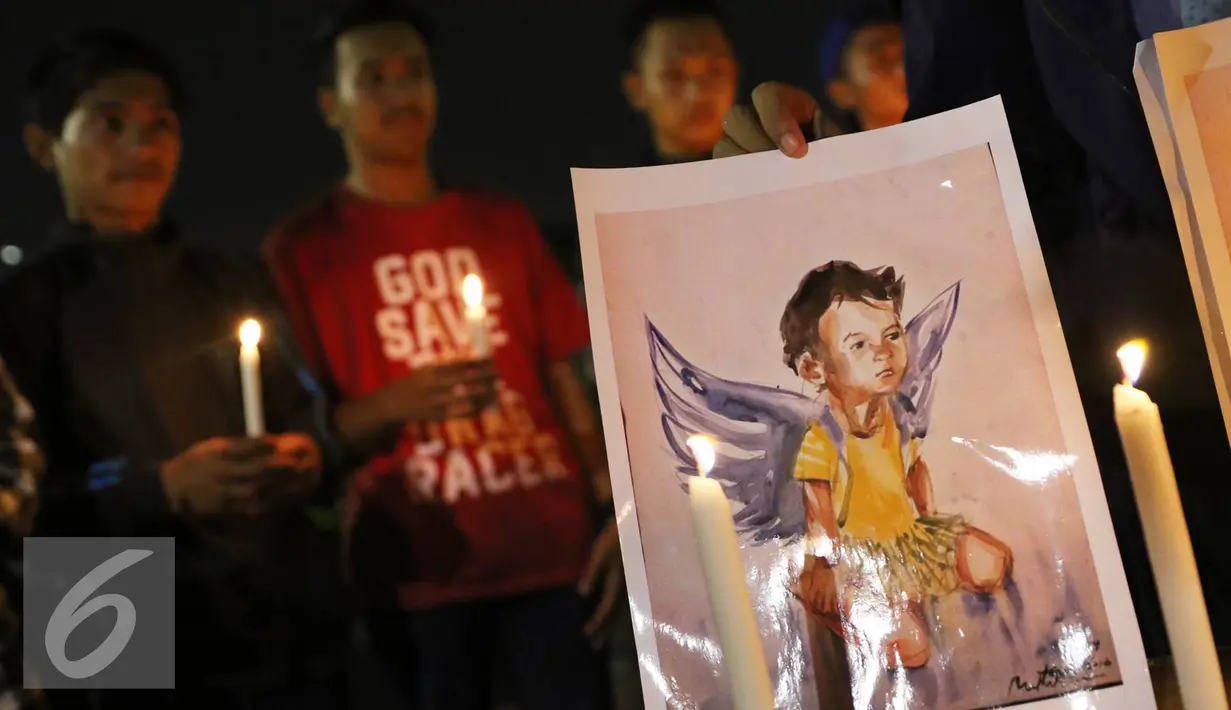 Bawa Lukisan Intan Olivia, Warga Gelar Doa Bersama di Depan Istana ...