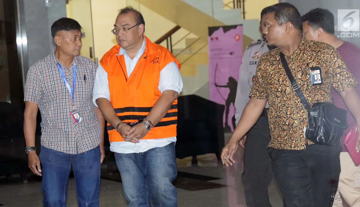 FOTO: KPK Tahan Aspidum Kejati DKI Jakarta - Foto Liputan6.com