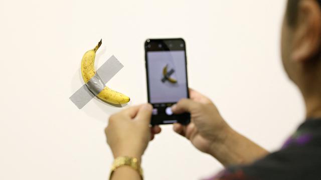 Lagi, Karya Seni Pisang Dilakban Berharga Rp1,9 Miliar Ludes Dimakan ...