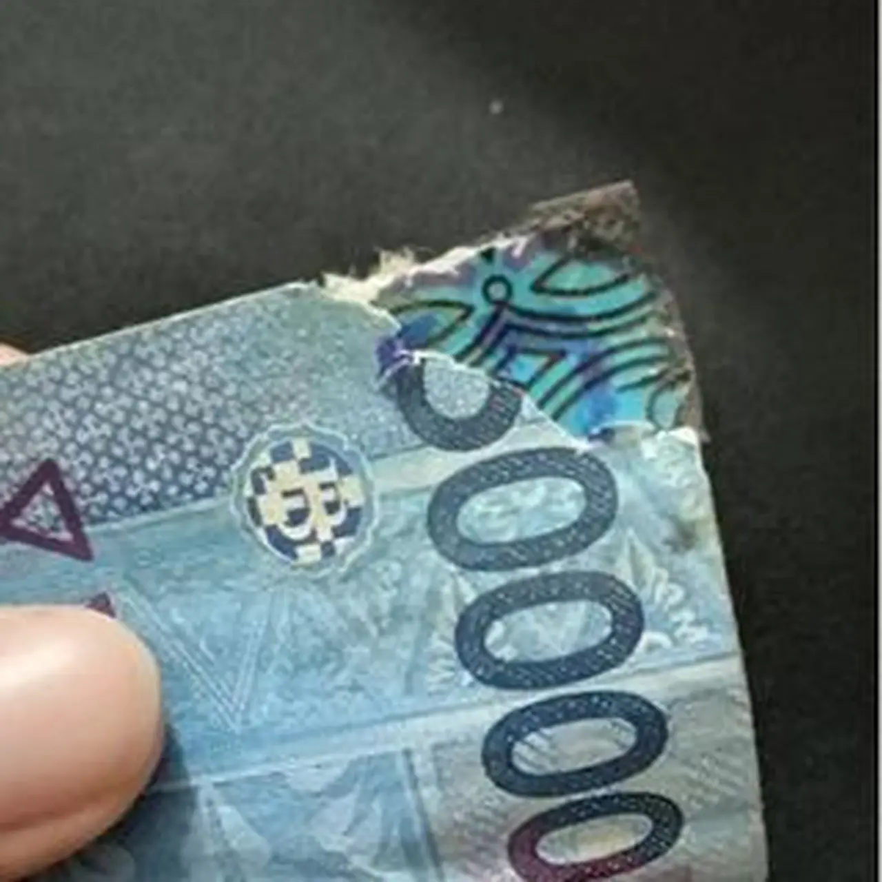 6 Cara Nyeleneh Orang Menyambung Uang Robek Ini Bikin Senyum Tipis ...