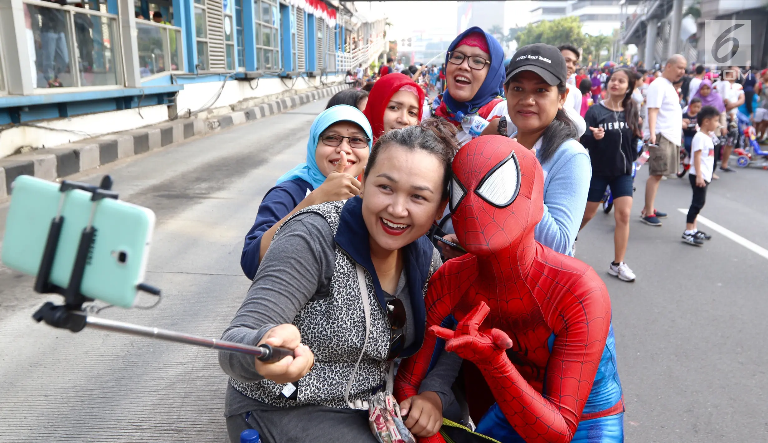 PHOTO: Heboh, Ada Spiderman di Car Free Day - Foto Liputan6.com