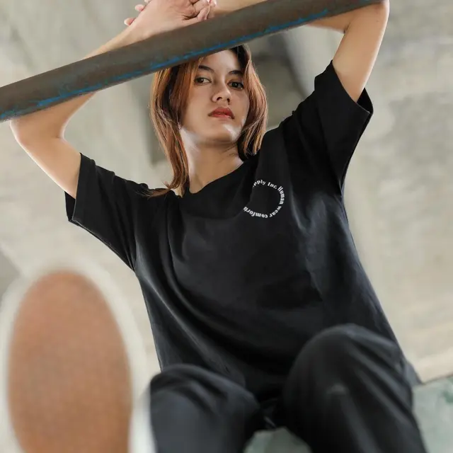 6 Potret Klaudia Krish Petugas Solo Safari Viral Mirip Pevita Pearce, Bak Kembar - Hot Liputan6.com