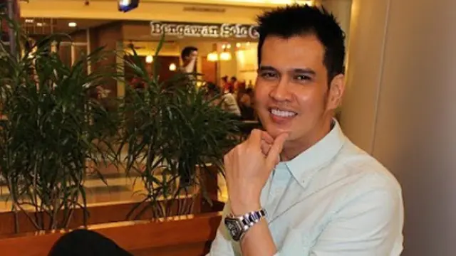 Fakta Dr Ryan Thamrin: Muda, Lajang, Tampan, dan Populer - ShowBiz ...