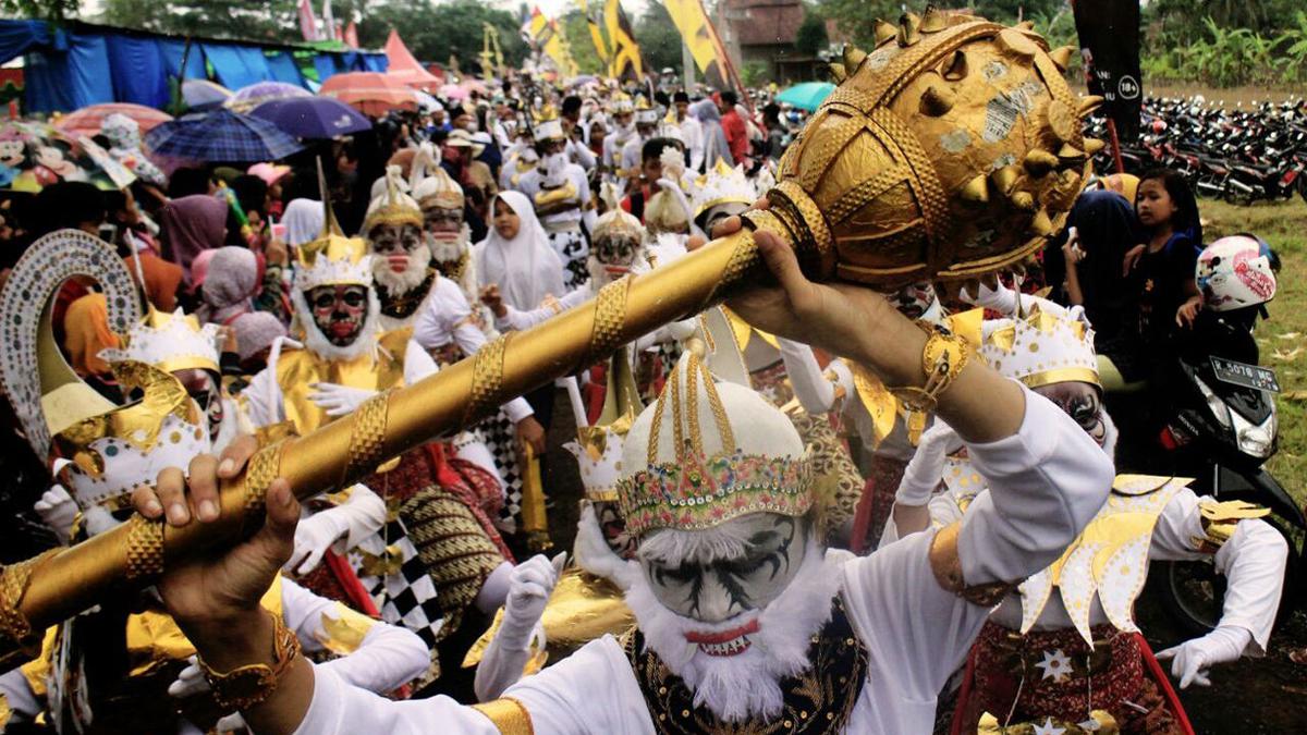 Tarian Kera Putih Sambut Pagi di Bukit Hanoman - Regional Liputan6.com