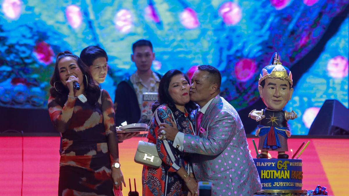 6 Potret Perayaan Ulang Tahun Hotman Paris ke-64 Tahun, Habiskan Duit Rp 1 Miliar Hingga Undang ...