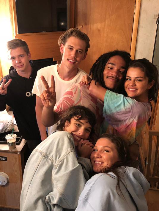 Tak Pikirkan Justin Bieber, Selena Gomez Nyaman Bersama Teman-teman ...
