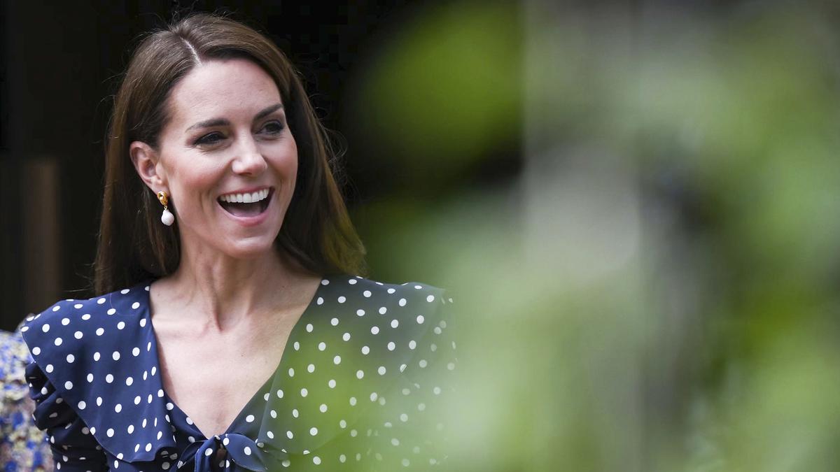 Gaun Polkadot Daur Ulang Kate Middleton di Pembukaan Hope Street ...