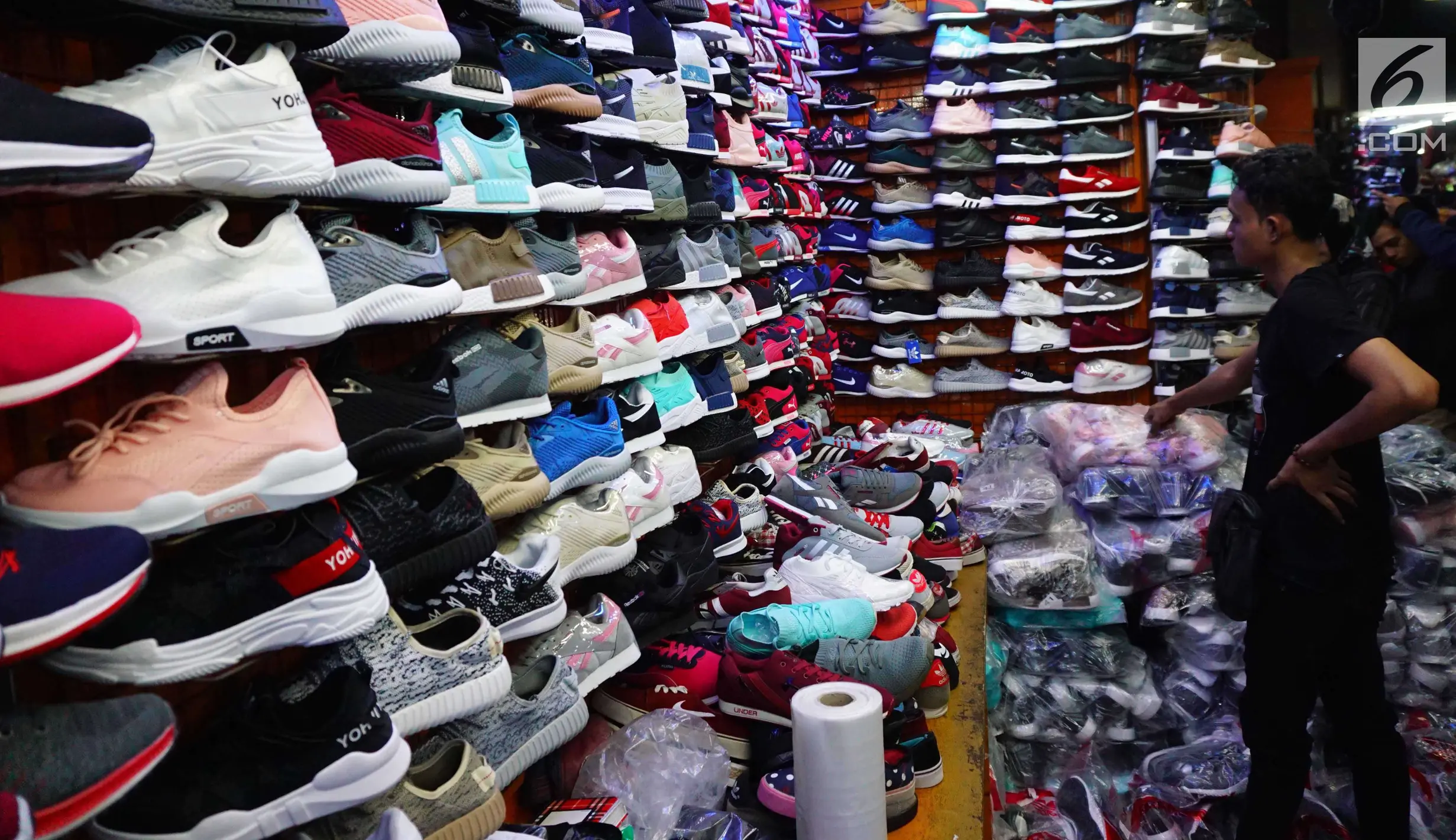 FOTO: Industri Sepatu Diprediksi Tumbuh 3,5 Persen - Foto Liputan6.com