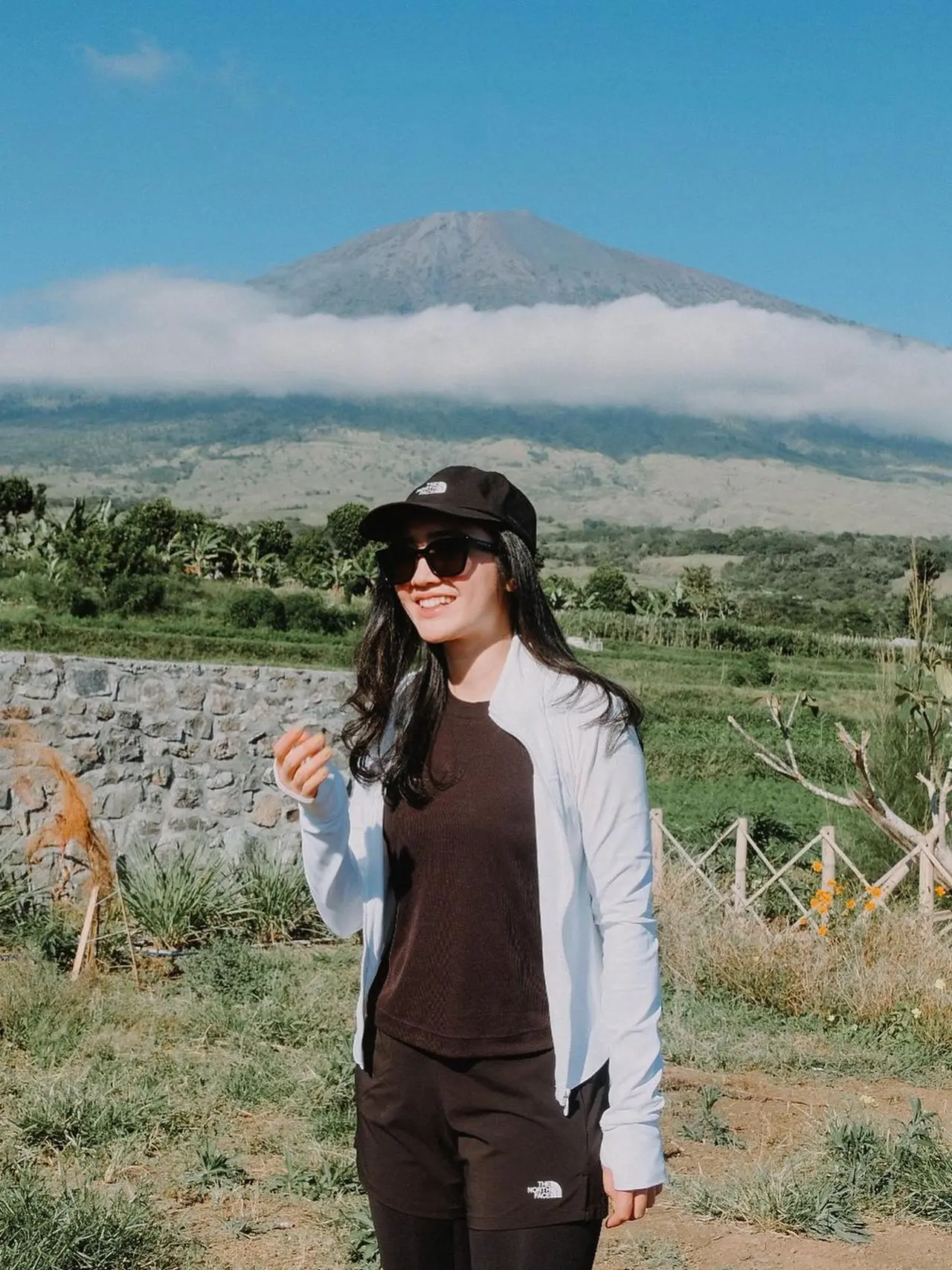 7 Inspirasi Outfit Liburan dengan Topi, Intip Gaya Febby Rastanty ...