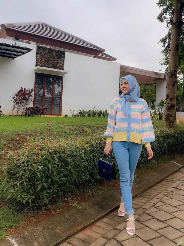 6 Potret Terbaru Ana Riana yang Mantap Berhijab, Banjir Pujian - Hot Liputan6.com