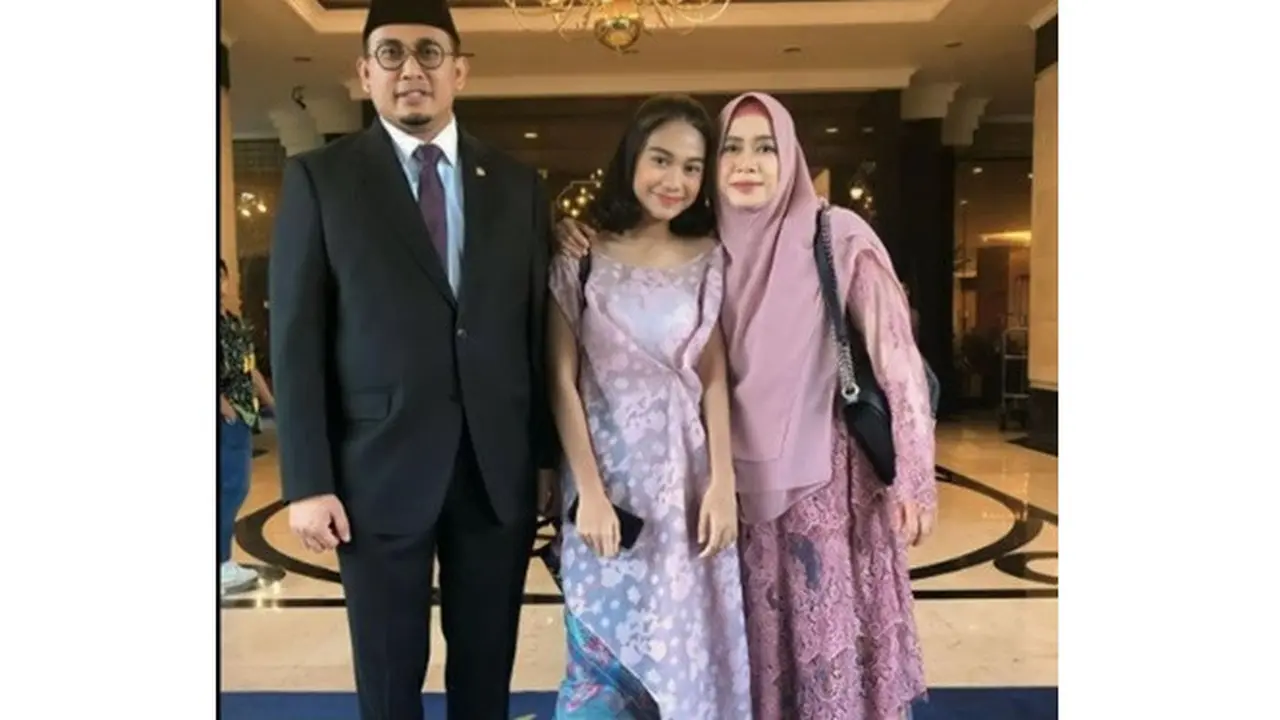 6 Potret Transformasi Azizah Salsha, dari Kecil Hingga Dipersunting Pratama Arhan - Hot Liputan6.com