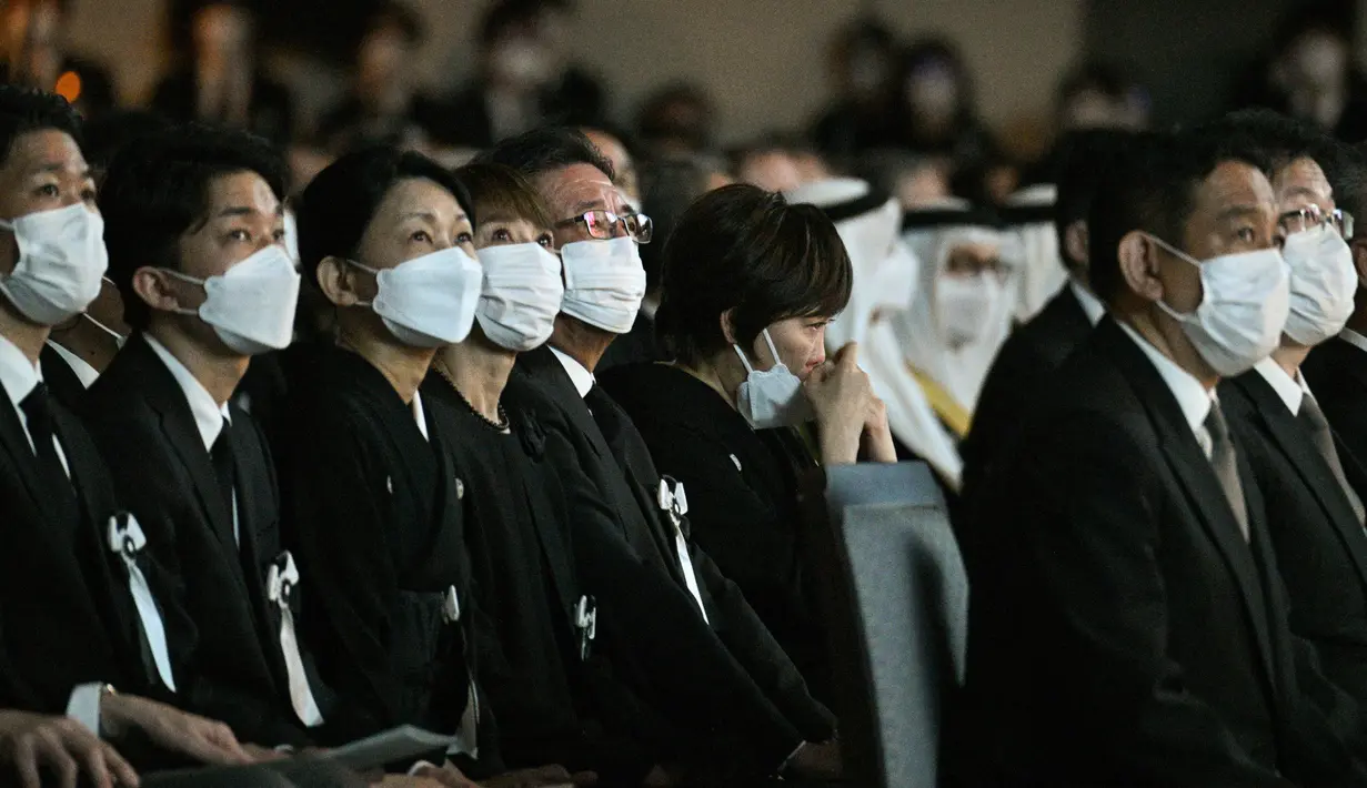 Ekspresi Istri Shinzo Abe Saat Pemakaman Mendiang Suaminya - Foto ...