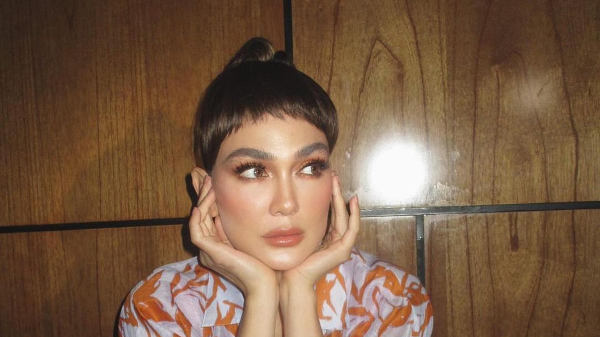 10 Inspirasi Gaya Rambut Poni, Bikin Awet Muda Ala Selebritas Tanah Air ...