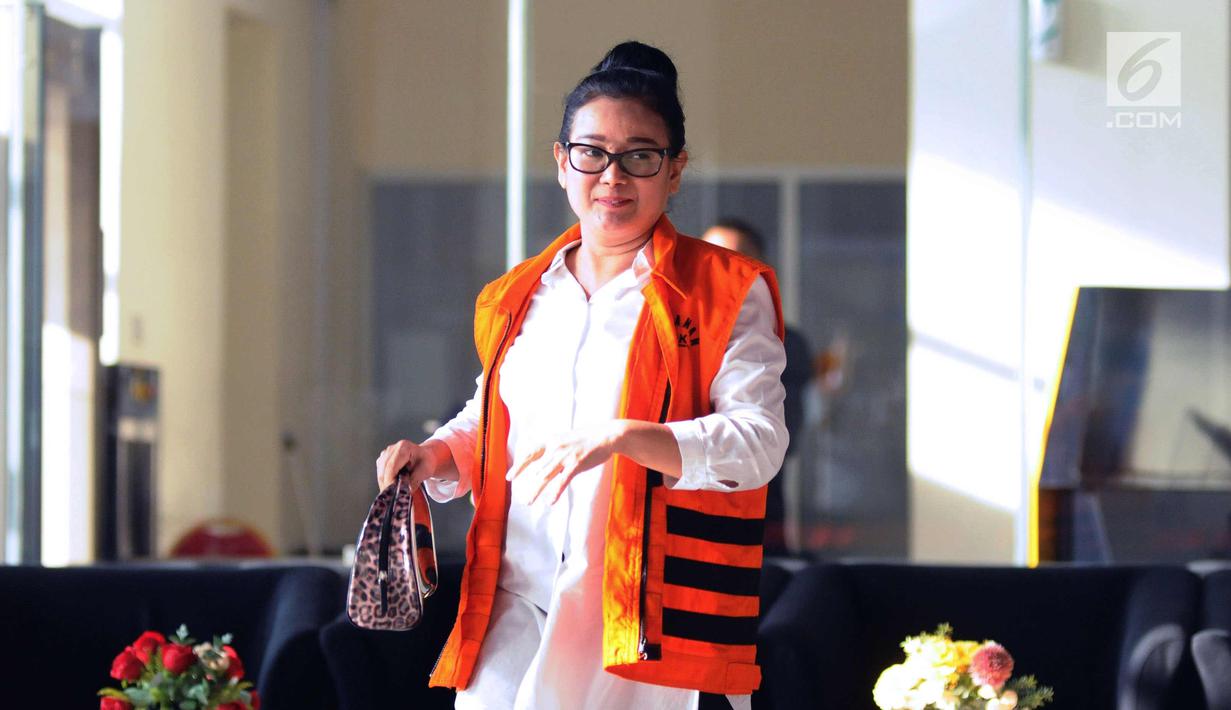 FOTO: Gaya Miryam S Haryani Usai Jalani Pemeriksaan KPK - Foto Liputan6.com
