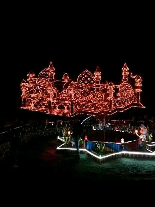 6 Potret Unik Tradisi Lampu Colok Penanda Ramadhan Segera Berakhir ...