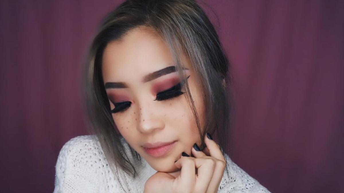 10 Potret Cindercella, Makeup Vlogger yang Jadi Pusat Perhatian
