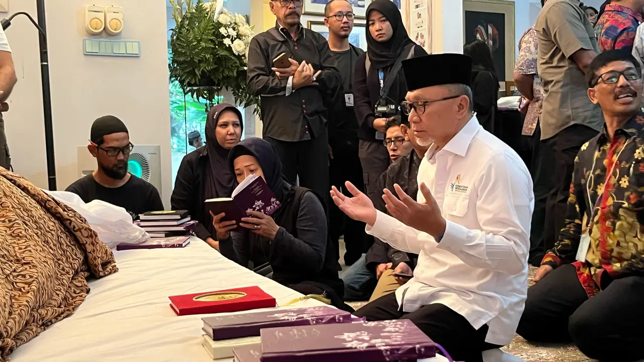 Melayat ke Rumah Duka Rizal Ramli, Zulhas: Sahabat Aktif Pendiri PAN ...