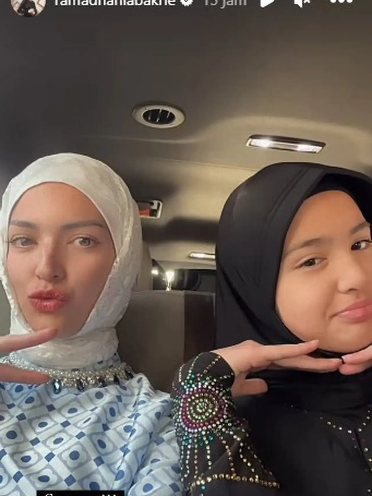 6 Potret Mikhayla Anak Nia Ramadhani Jalani Umrah, Menawan Pakai Hijab dan Cadar - Hot Liputan6.com