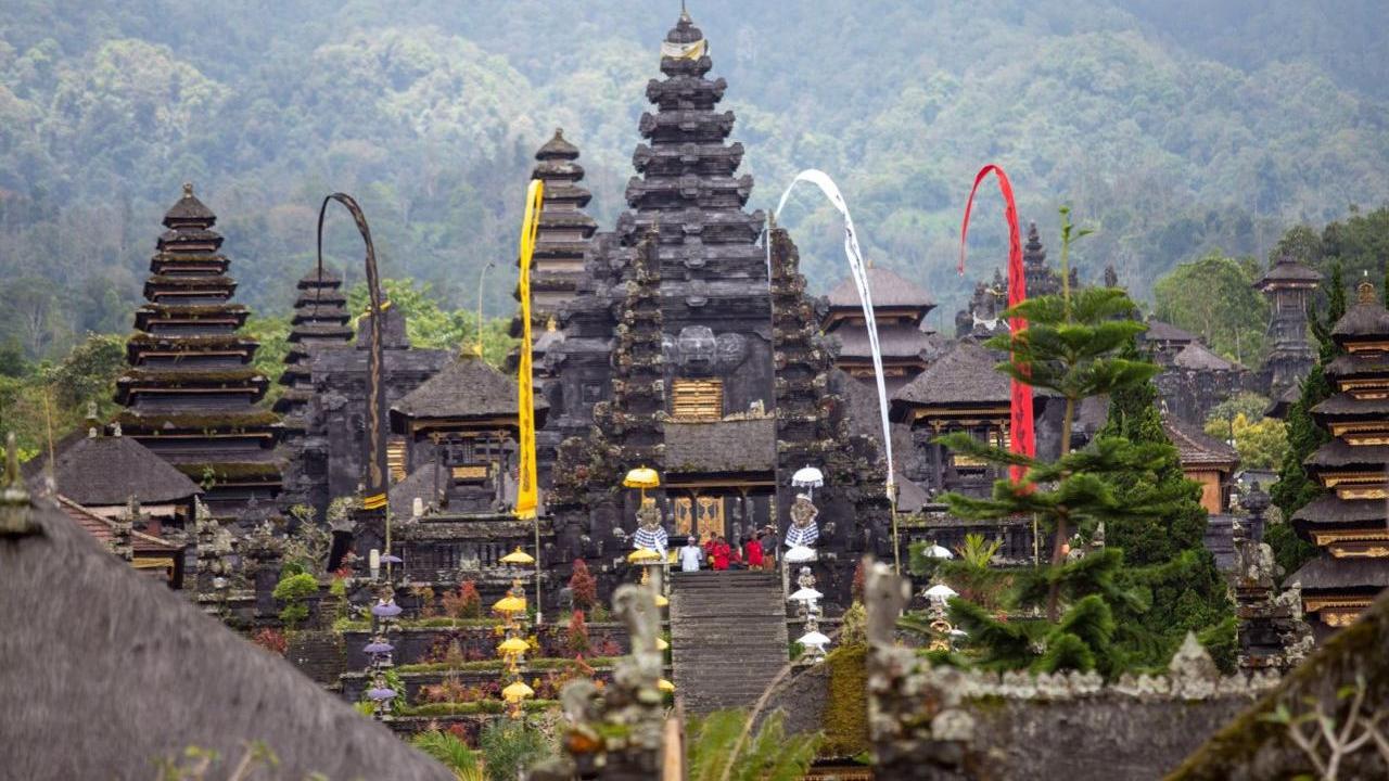 25 Tempat Wisata Religi yang Cocok untuk Liburan Sekaligus Menenangkan Diri