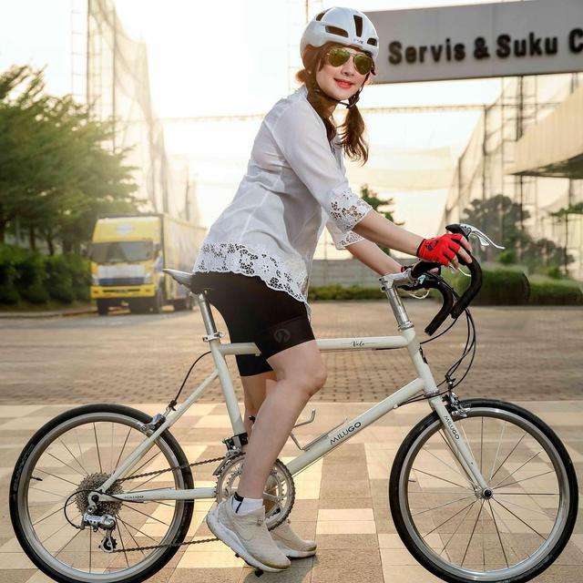 Awet Muda di Usia 47 Tahun, Ini 6 Potret Terbaru Cut Keke - Hot ...