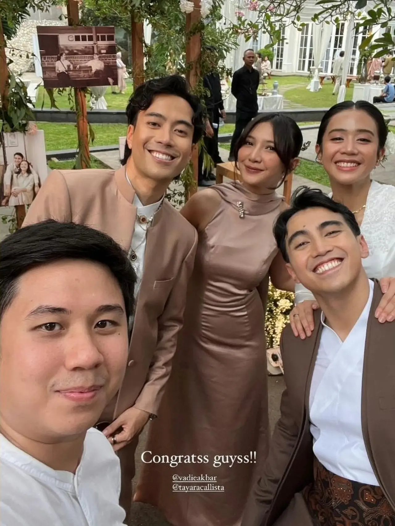 10 Momen Pernikahan Vadi Akbar Adik Vidi Aldiano, Sosok Istri Bukan ...