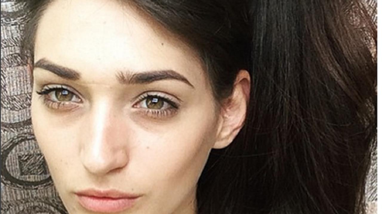 Ariana Cooper Resmi Dinikahi Vokalis Sum 41