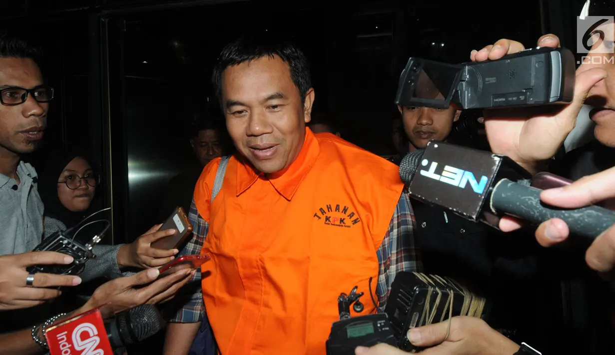 FOTO: Berompi Oranye, Mantan Wakil Bupati Malang Resmi Ditahan KPK ...