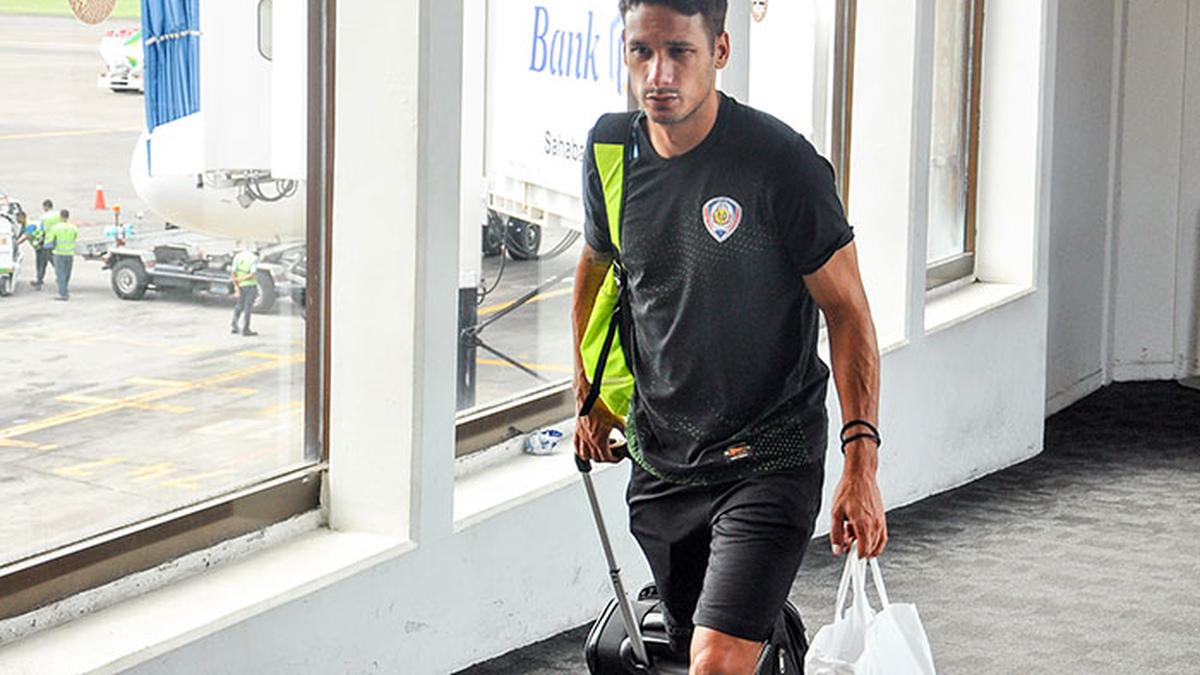 Pergi ke Luar Negeri, Arema Cronus Kehilangan Raphael Maitimo