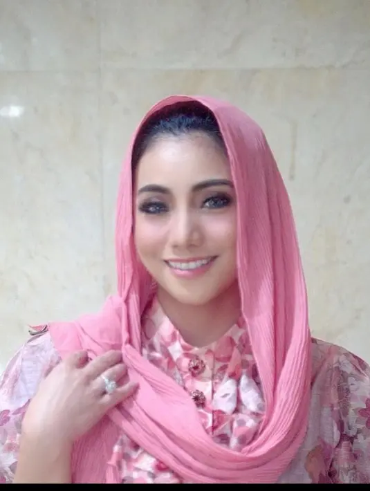 7 Potret Siti KDI, Gantikan Lesti Kejora Sebagai Juri DA 5 - Photo Fimela.com