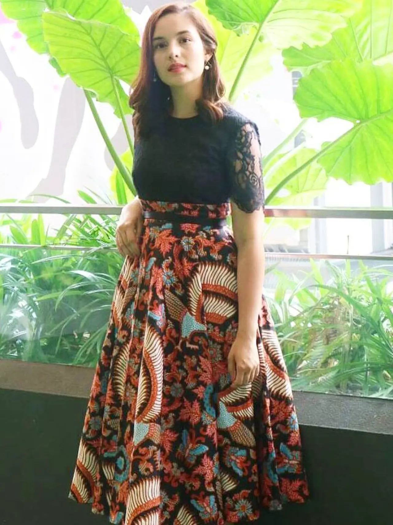Dibilang Mirip Tatjana Saphira, Begini Tampilan Chelsea Islan yang ...