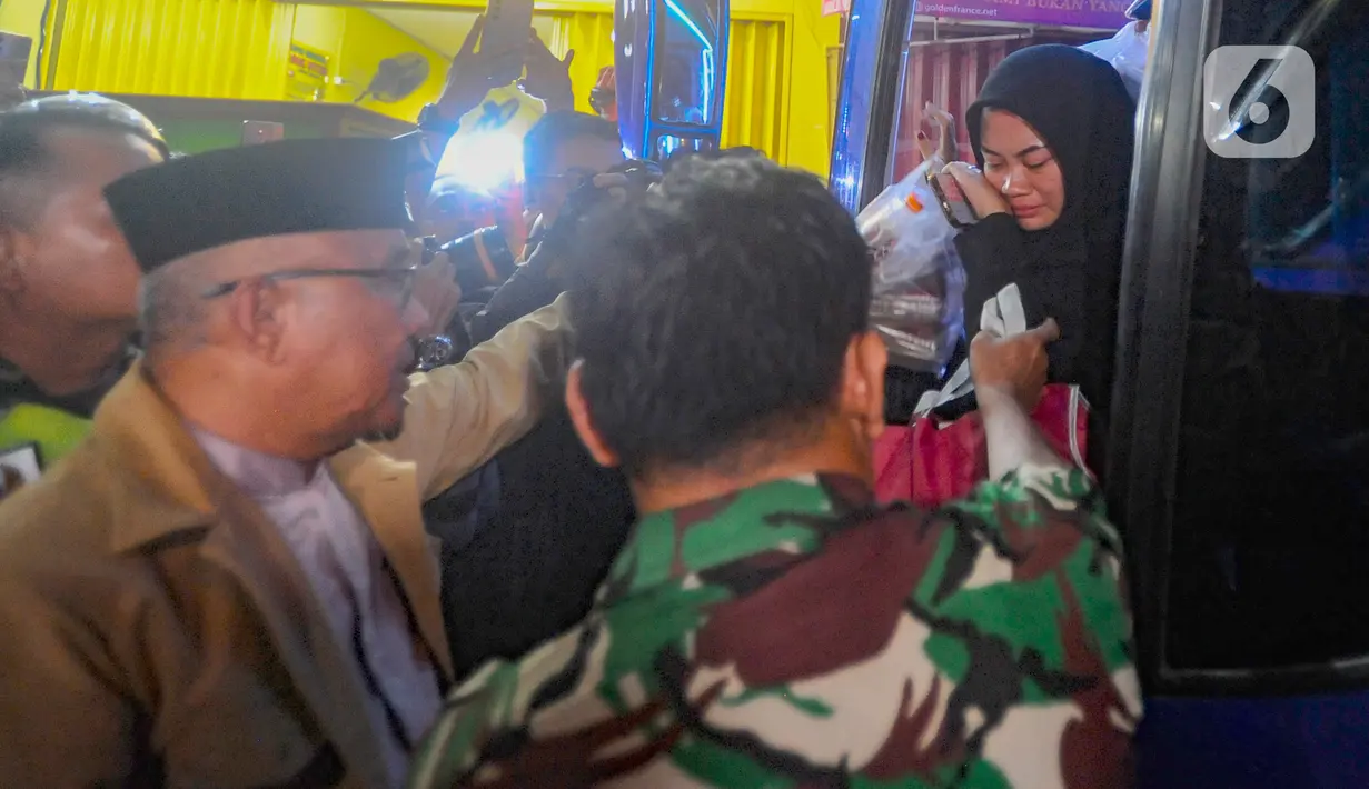 Haru Biru Menyambut Bus Siswa SMK Lingga Kencana yang Selamat - Foto ...