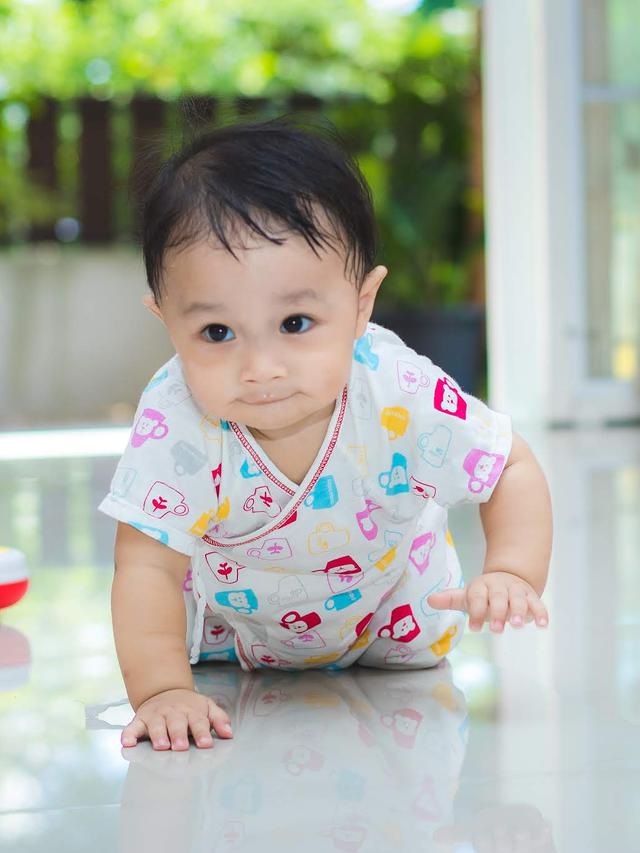 Mulai Duduk Hingga Berjalan, Ini Perkembangan Bayi yang Perlu Diketahui ...
