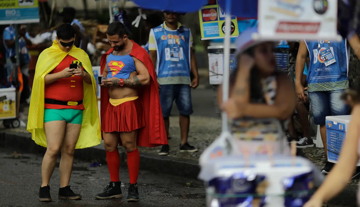 FOTO: Superhero Ramaikan Jalanan Rio de Janeiro - Foto Liputan6.com
