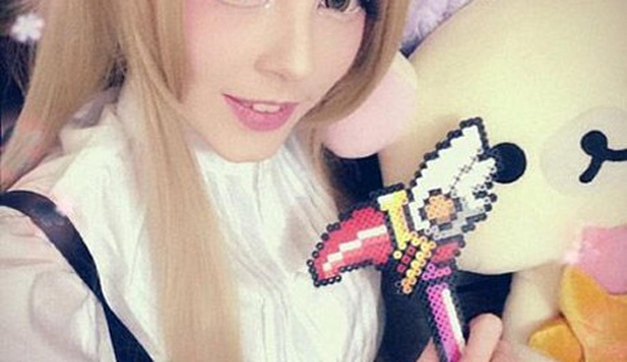 Potret Cantik Amber Guzman Si Boneka Hidup Nyata - Photo Fimela.com