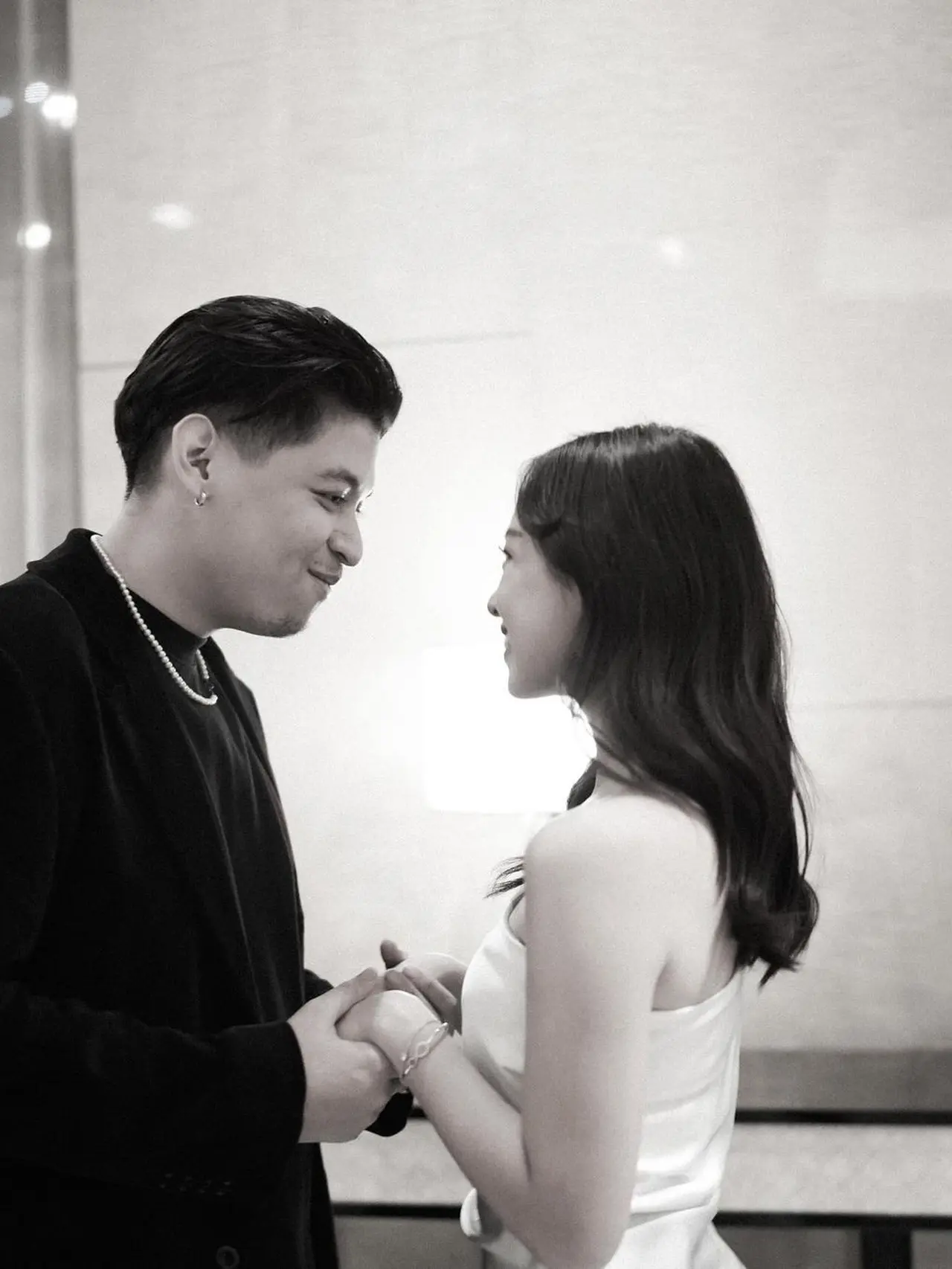 6 Potret Nabilah Adik Leon Dozan Dilamar Kekasih, Pamer Cincin di Jari ...