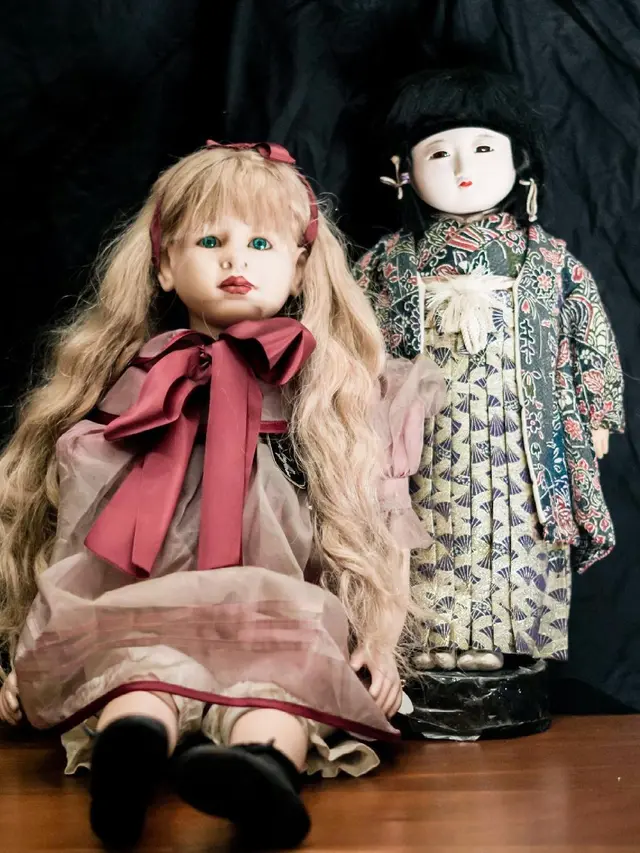 6 Potret Koleksi Boneka Bayi Wendy Walters, Anna Paling Bikin Merinding ...