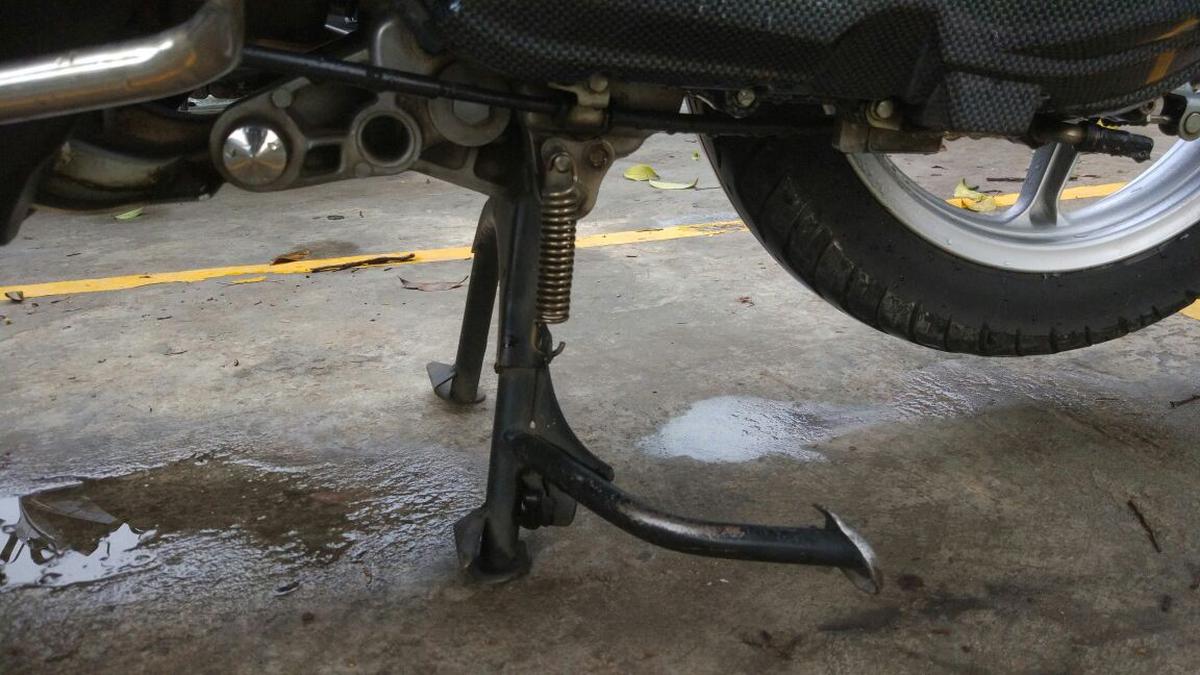 Sering Pakai Standar Tengah Motor, Kenali Kelebihan dan Kekurangannya
