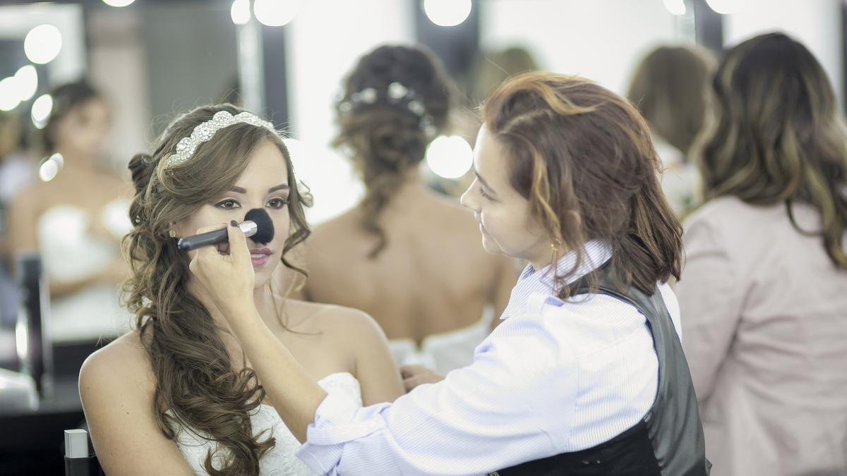 Ingin Berkarier Sebagai Makeup Artist Profesional? Jalani 5 Langkah Ini