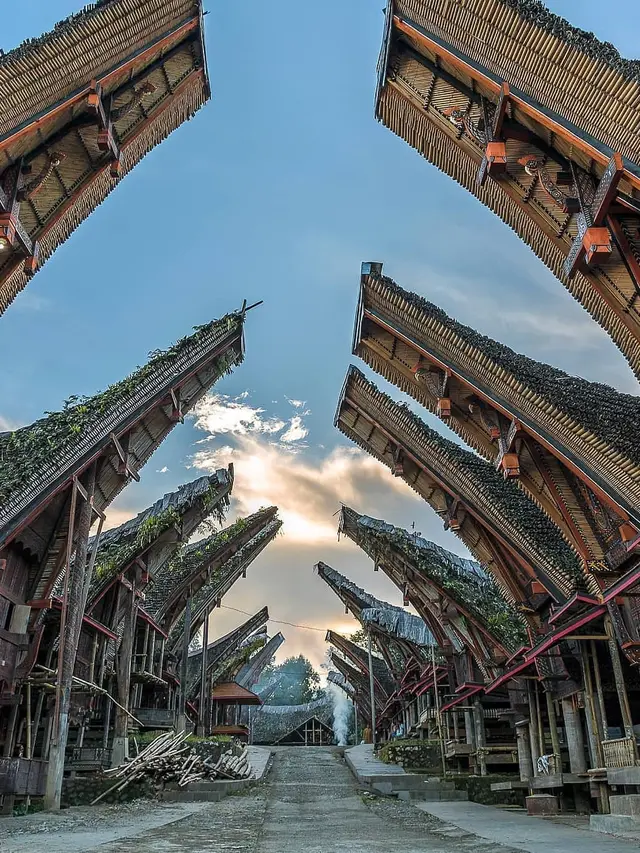 Tongkonan: Keindahan dan Makna di Balik Rumah Adat Toraja - Regional ...