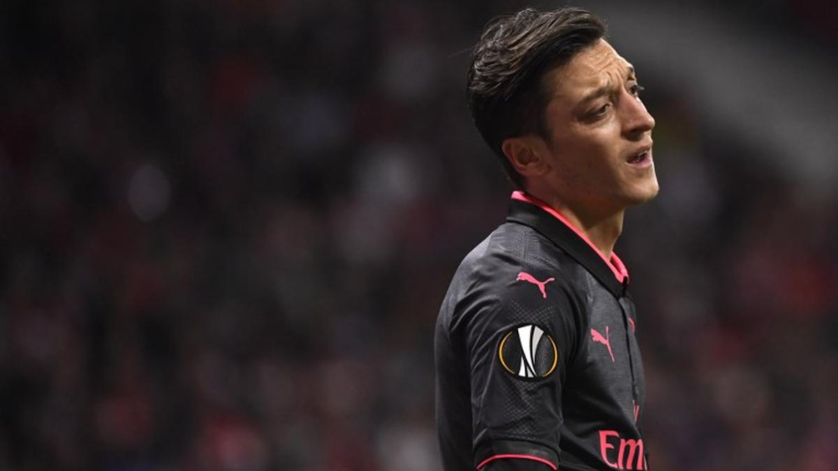 Mesut Ozil Pastikan Bertahan di Arsenal hingga Kontraknya Habis