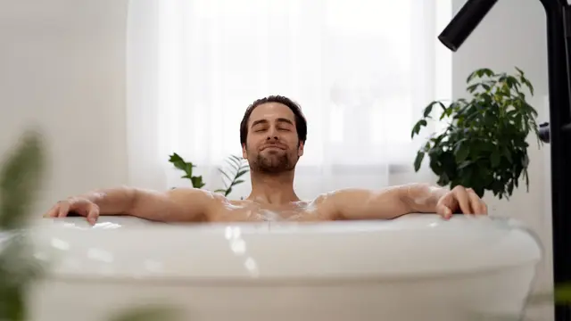 9 Manfaat Berendam Air Panas untuk Kesehatan - Ragam Bola.com