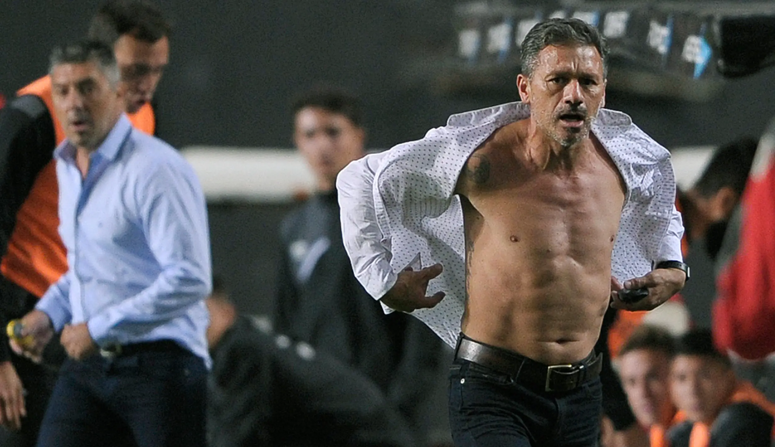 Momen Pelatih Estudiantes Ngamuk di Lapangan - Foto Liputan6.com