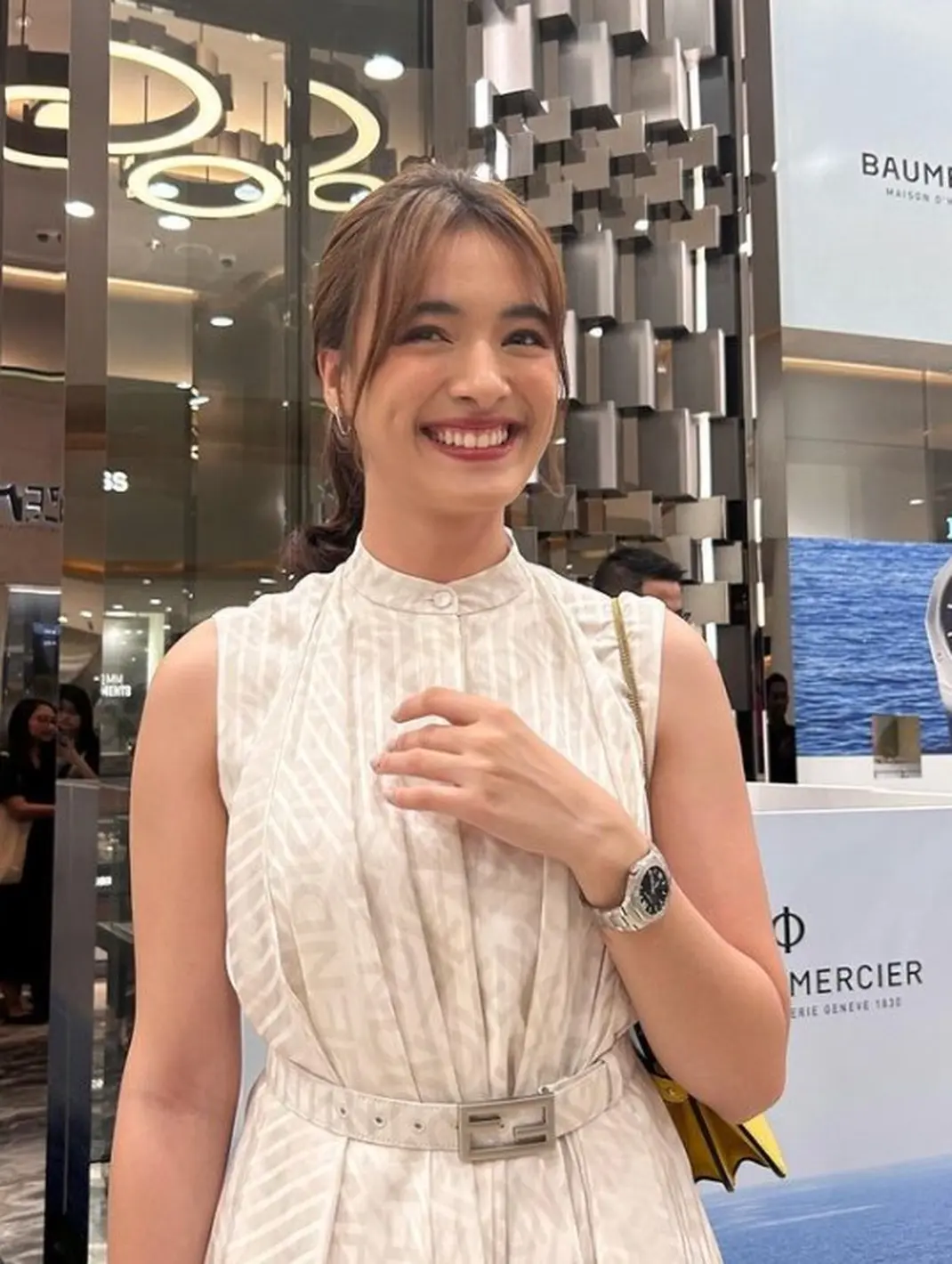 10 Ide Busana Mawar De Jongh, Tampil Manis tak Bikin Bosan - Photo ...