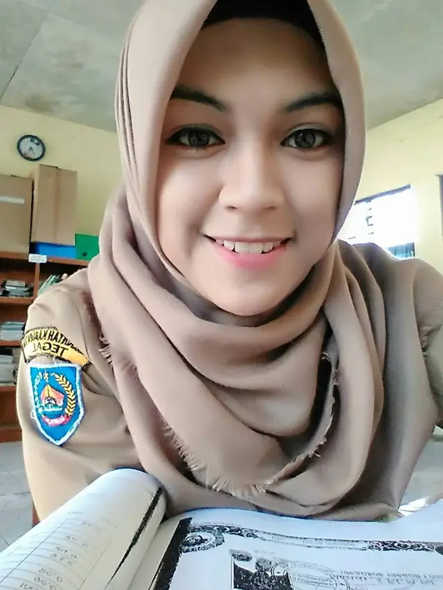 Ingat Rizma Si Guru Cantik asal Tegal yang dulu Viral? Lama Tak Terlihat, Penampilannya Berubah ...