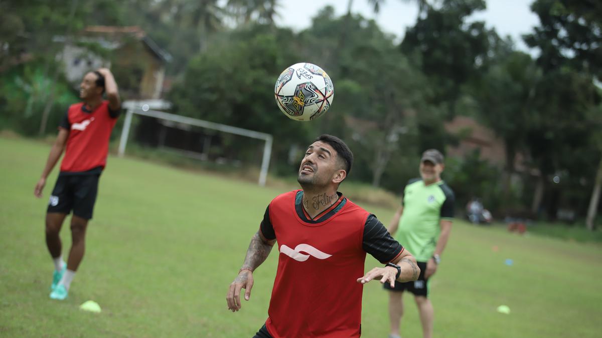 BRI Liga 1: Jonathan Bustos Kembali, PSS Bakal Tampilkan Total Football ...