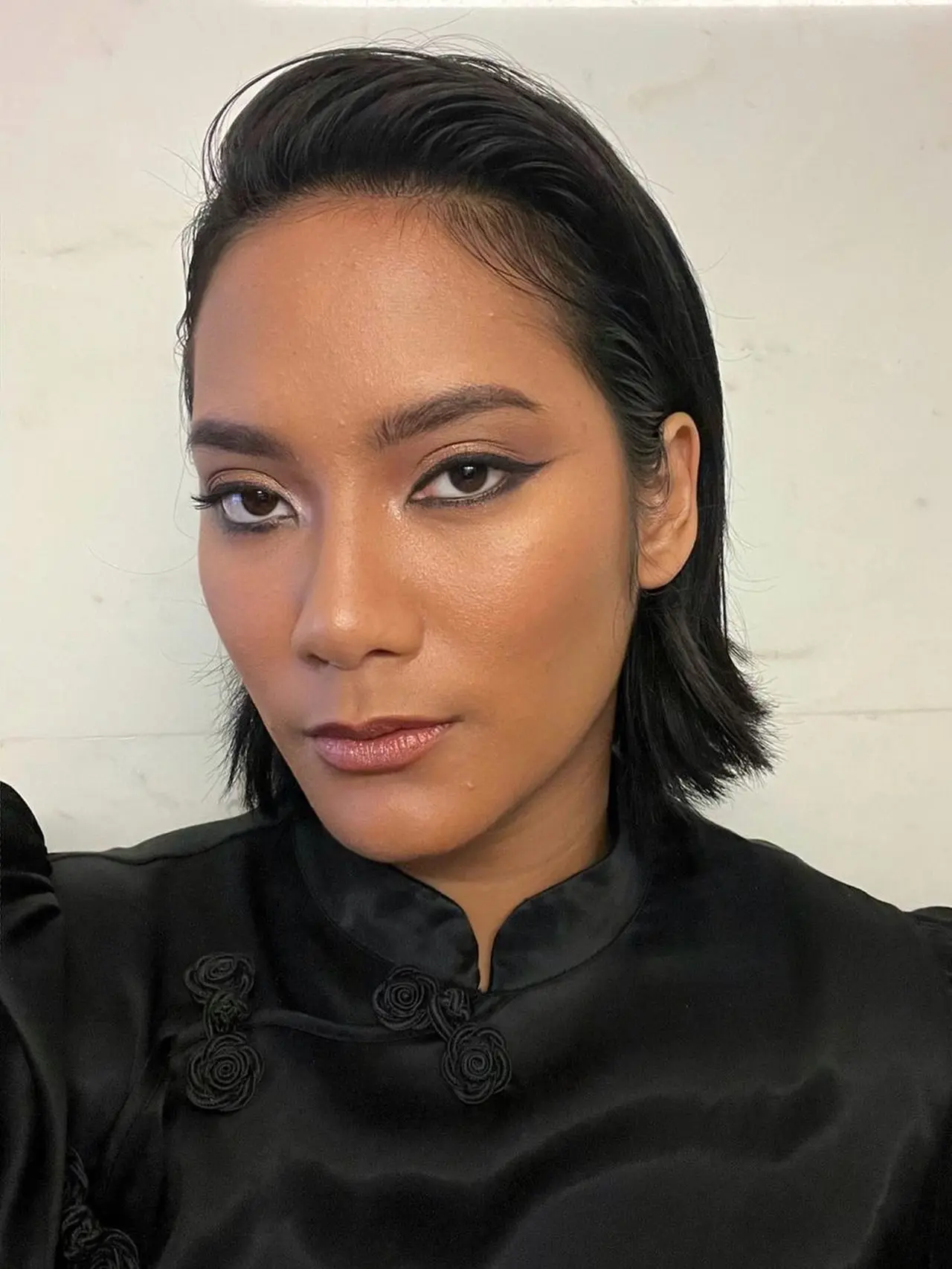7 Inspirasi Makeup dari Tara Basro, Tampil Berani dan Stunning untuk ...