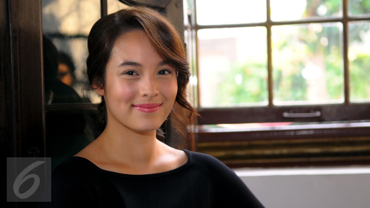 Senyum Manis Chelsea Islan yang Bisa Bikin Kamu Jatuh Cinta - Foto ...